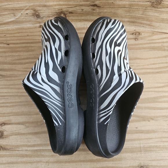 OOFOS | Shoes | Oofos Low Shoe Zebra Print Recovery Slip On Shoes 8 ...